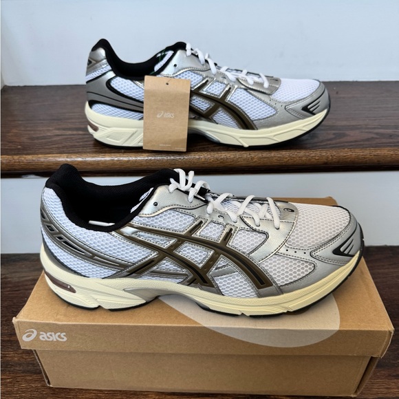Asics | Shoes | Asics Mens White And Silver Athletic Shoes 13 Clay ...